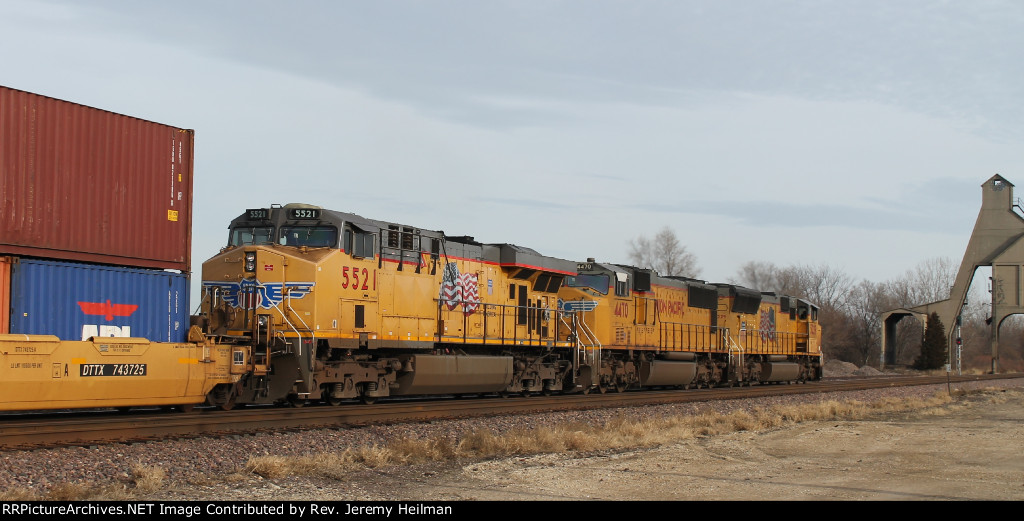 UP 5229 & others (3)